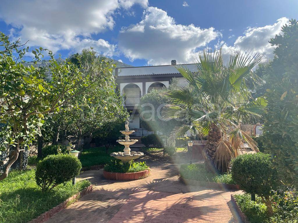 Villa Bifamiliare in vendita a Capaci via Capri