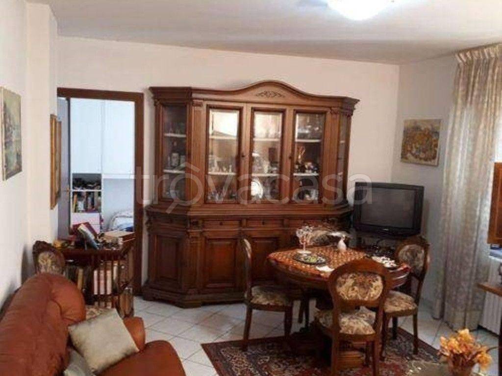 Appartamento in in vendita da privato a Castell'Azzara via Edmondo De Amicis, 33