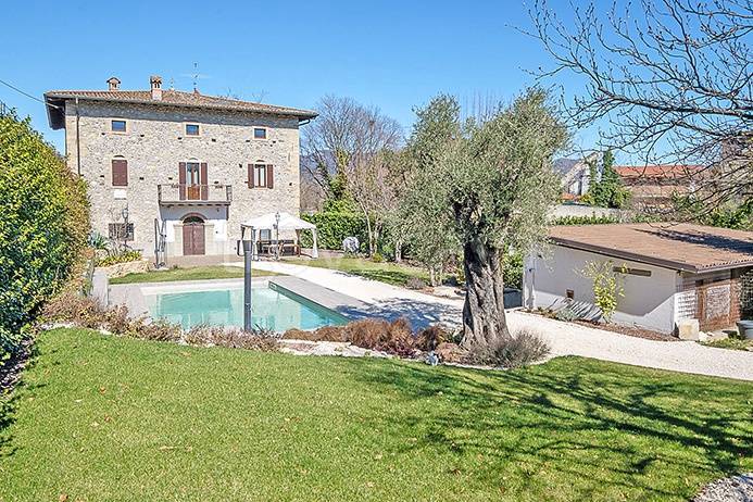 Villa in vendita a Brembate di Sopra