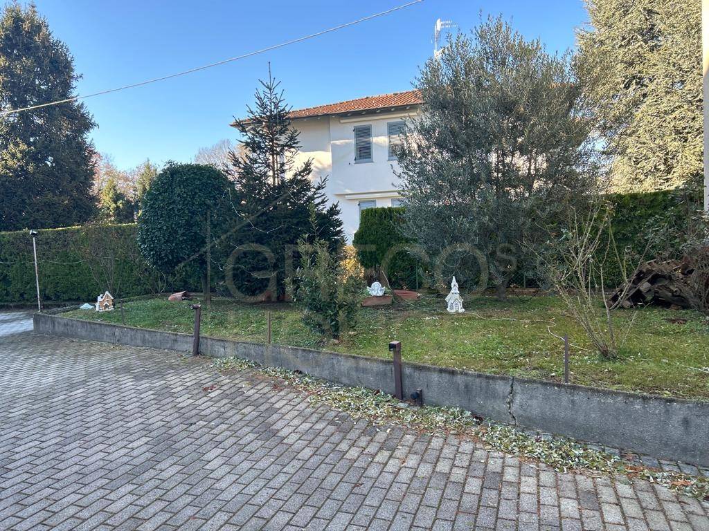 Appartamento in vendita a Cardano al Campo via Carreggia