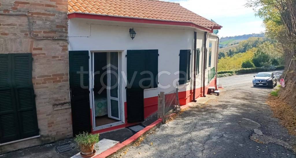 Casa Indipendente in vendita a Montottone via Montottone Nord 1, 1