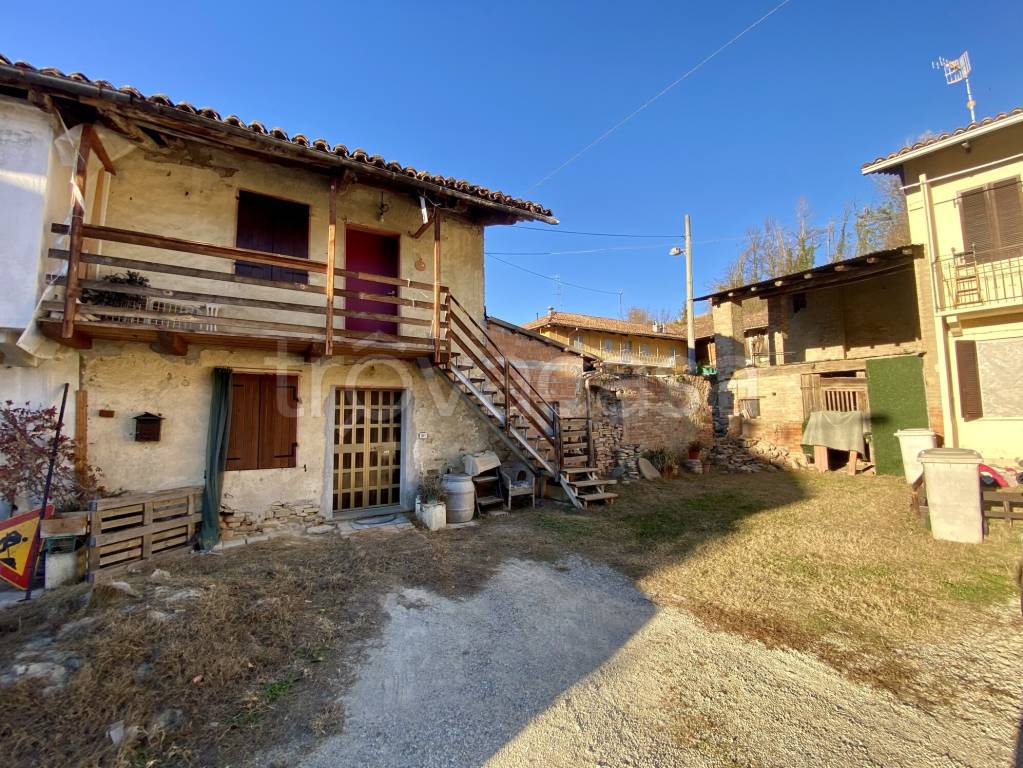 Casa Indipendente in vendita a Diano d'Alba via Adriani