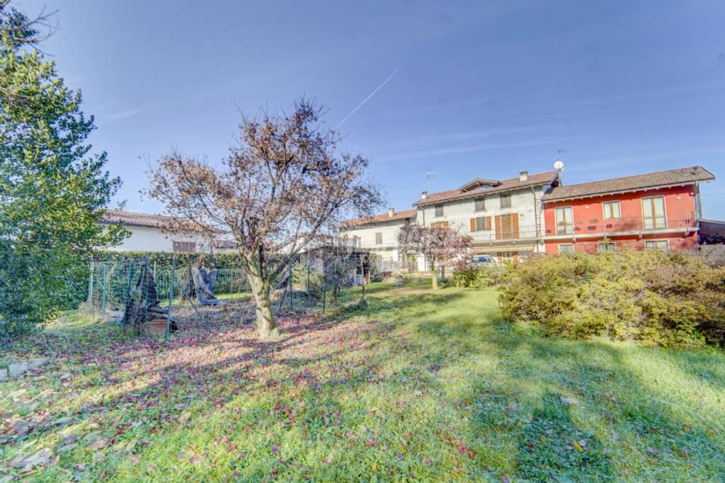 Casa Indipendente in vendita a Brebbia via Case Nuove