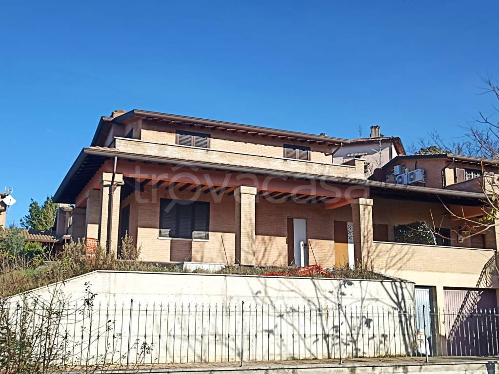 Villa Bifamiliare in vendita a Perugia