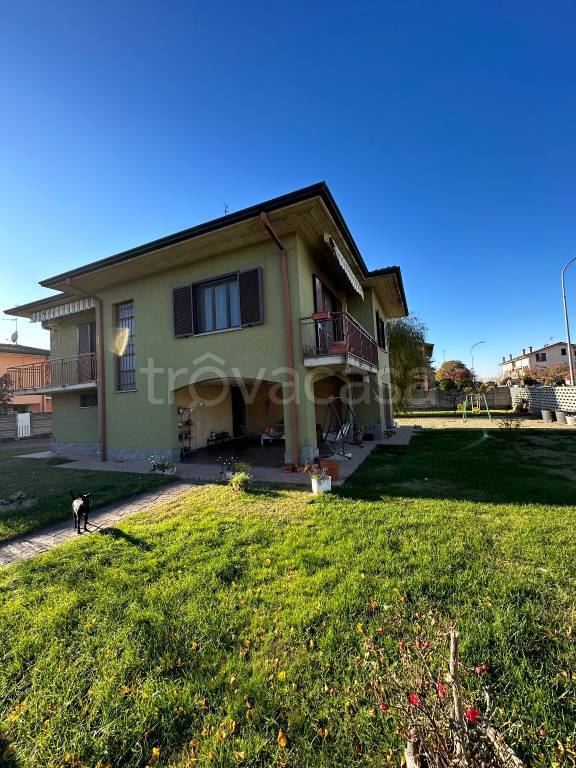 Villa in vendita ad Albuzzano via Benedetto Cairoli, 131