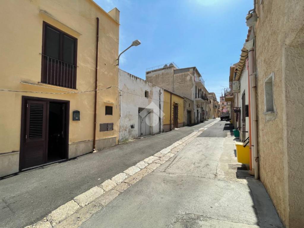 Casa Indipendente in vendita a Castellammare del Golfo via Guglielmo Oberdan, 13