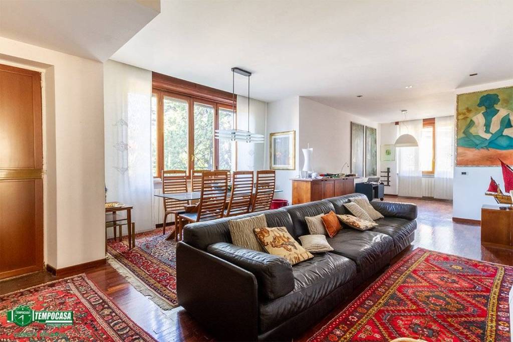 Appartamento in vendita a Besana in Brianza via Giacomo Puccini, 4