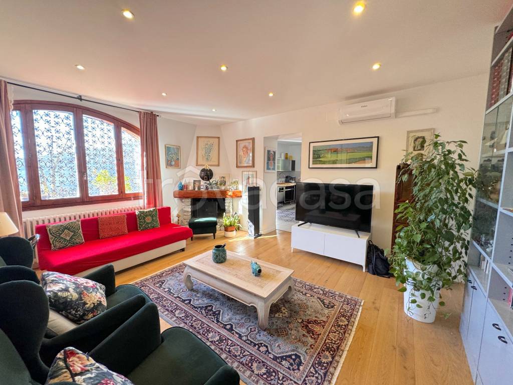 Villa Bifamiliare in vendita a Vaiano via di Faltugnano, 35