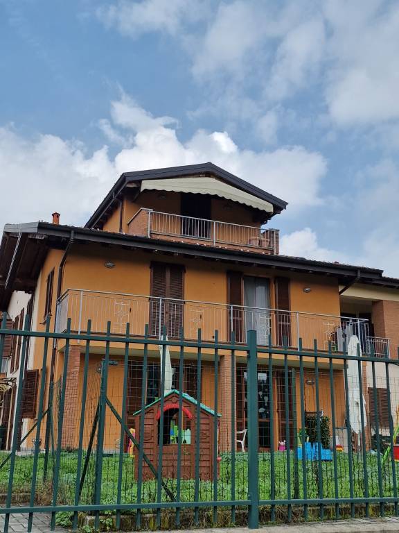 Appartamento in vendita a Daverio frazione Torre