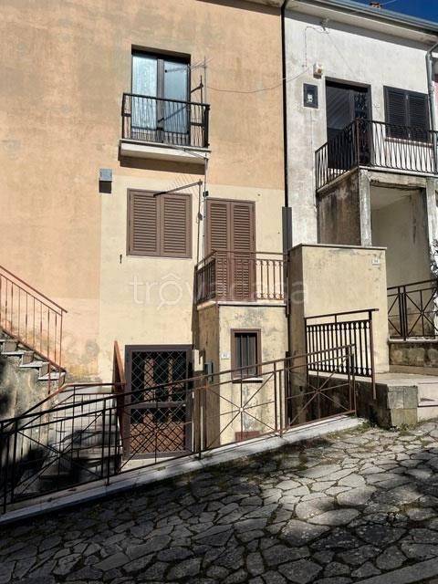 Villa a Schiera in in vendita da privato a Sant'Angelo dei Lombardi piazza Francesco De Sanctis, 52