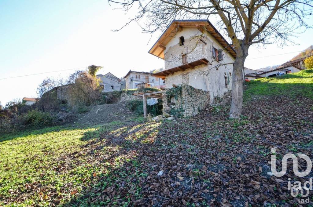 Rustico in vendita a Camerana frazione Isole