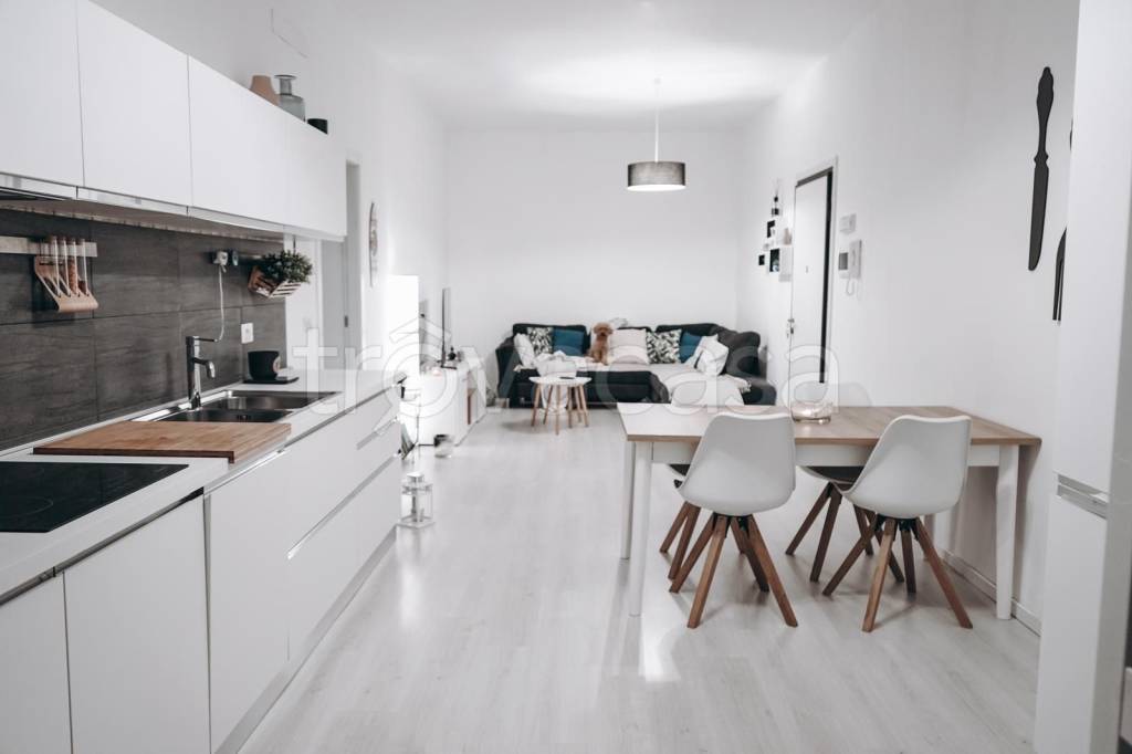 Appartamento in in vendita da privato a Cardano al Campo via Crenna, 19