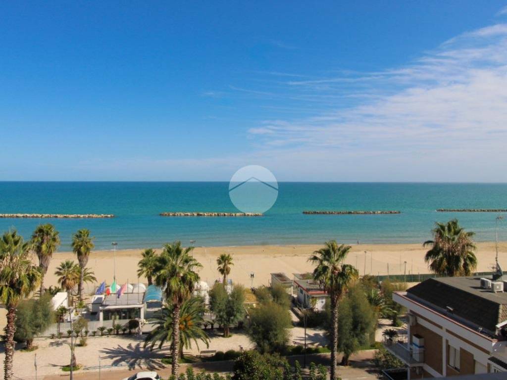 Case fronte mare in vendita a Porto D'ascoli di San Benedetto del ...