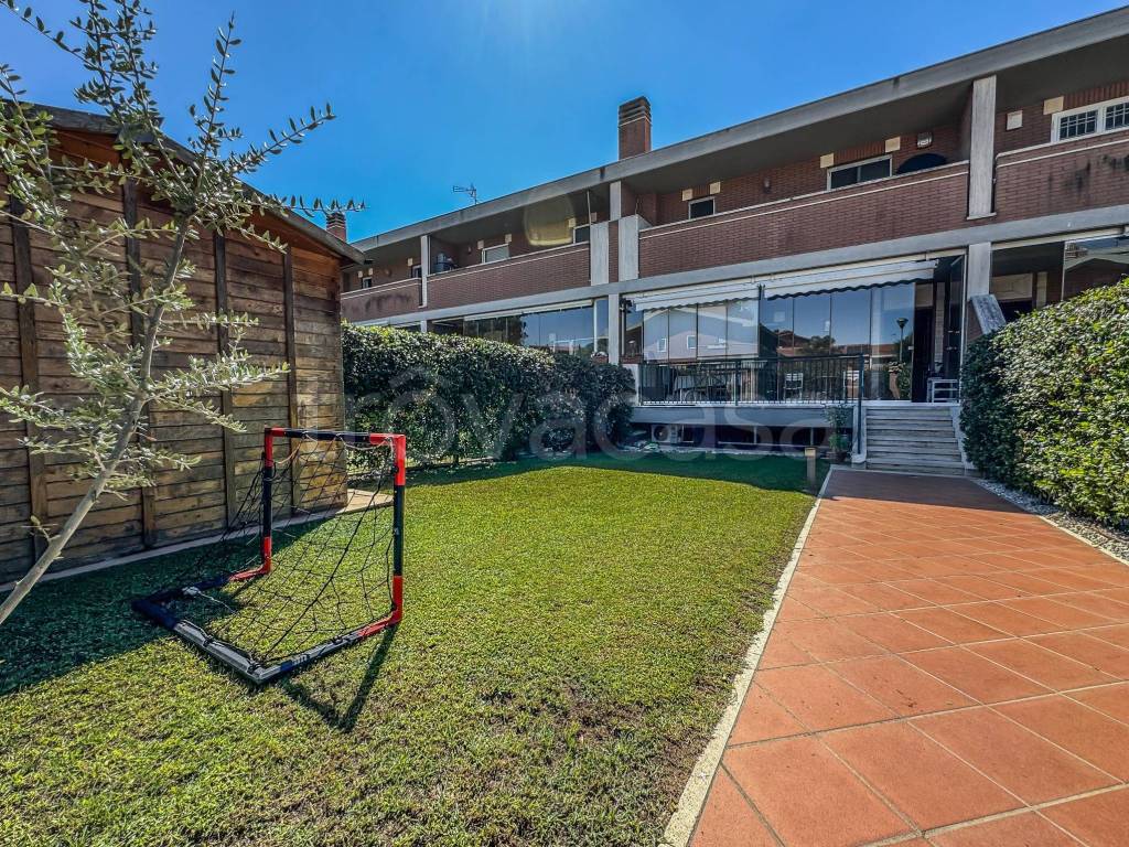 Ville in vendita a Roma Infernetto - TrovaCasa