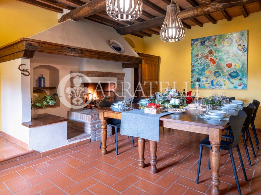 Casali di prestigio in vendita a Colle di Val d'Elsa - TrovaCasa