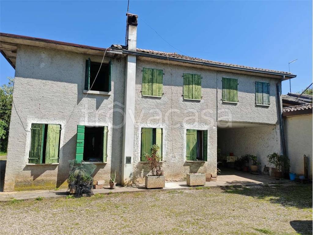 Rustici arredato in vendita a Caerano di San Marco - TrovaCasa