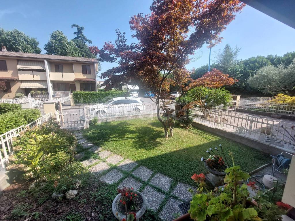 Villa a Schiera in vendita a Brescia villaggio Badia Via 1, giardino ...