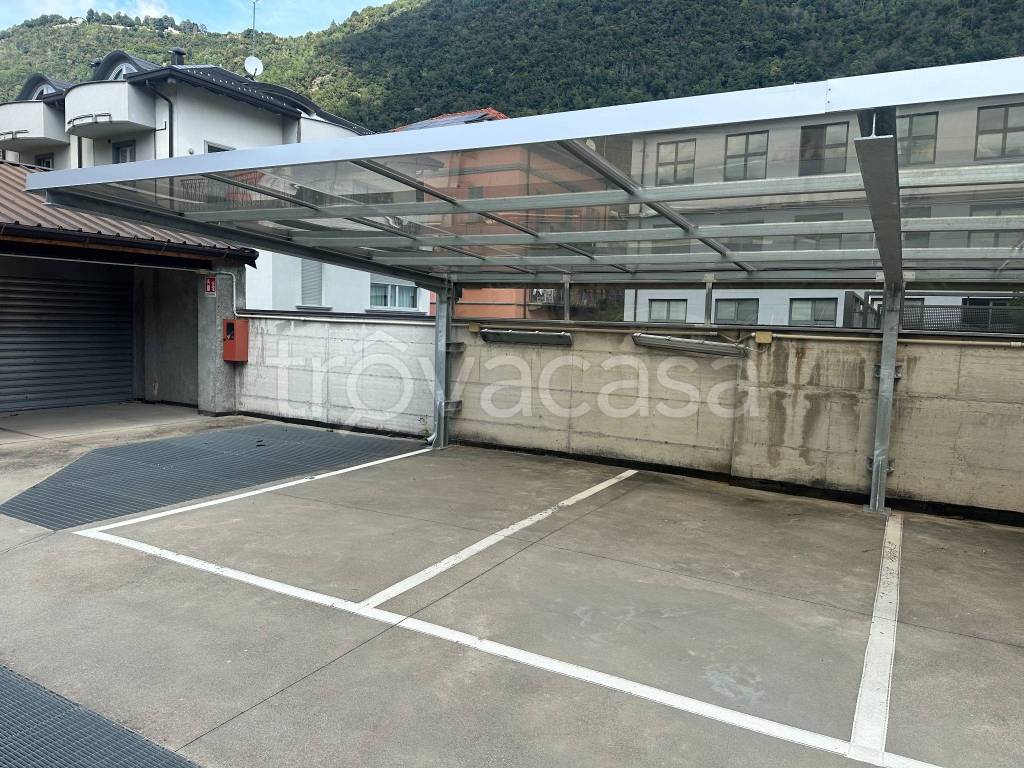 Box e posti auto in affitto a Como Prudenziana, Torno - TrovaCasa