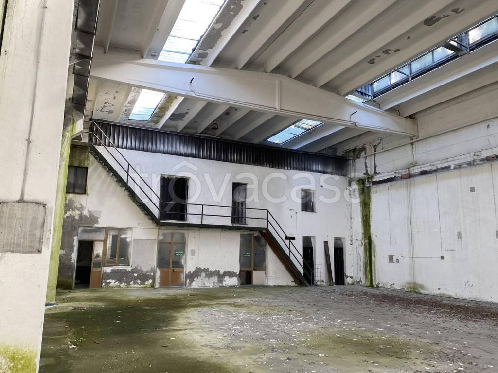Capannone in vendita a Casto via Roma, n. 46B - TrovaCasa