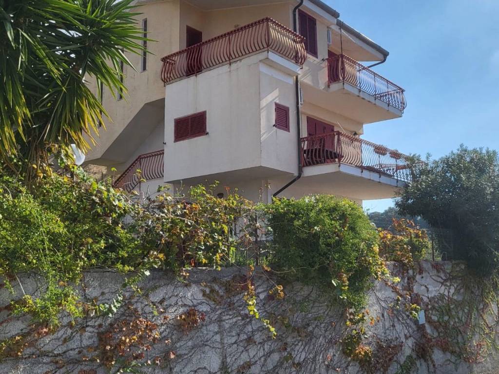 Villa in in vendita da privato a Falerna via Carlo Alberto Dalla Chiesa ...
