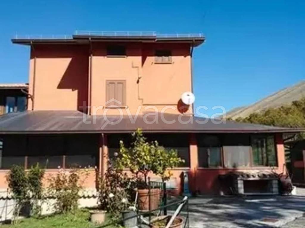 Ville con vista panoramica in vendita a Ortona dei Marsi - TrovaCasa