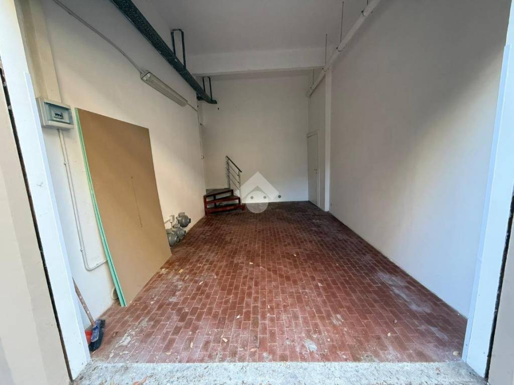 Laboratorio in vendita a Roma via Suor Celestina Donati, 137 - TrovaCasa