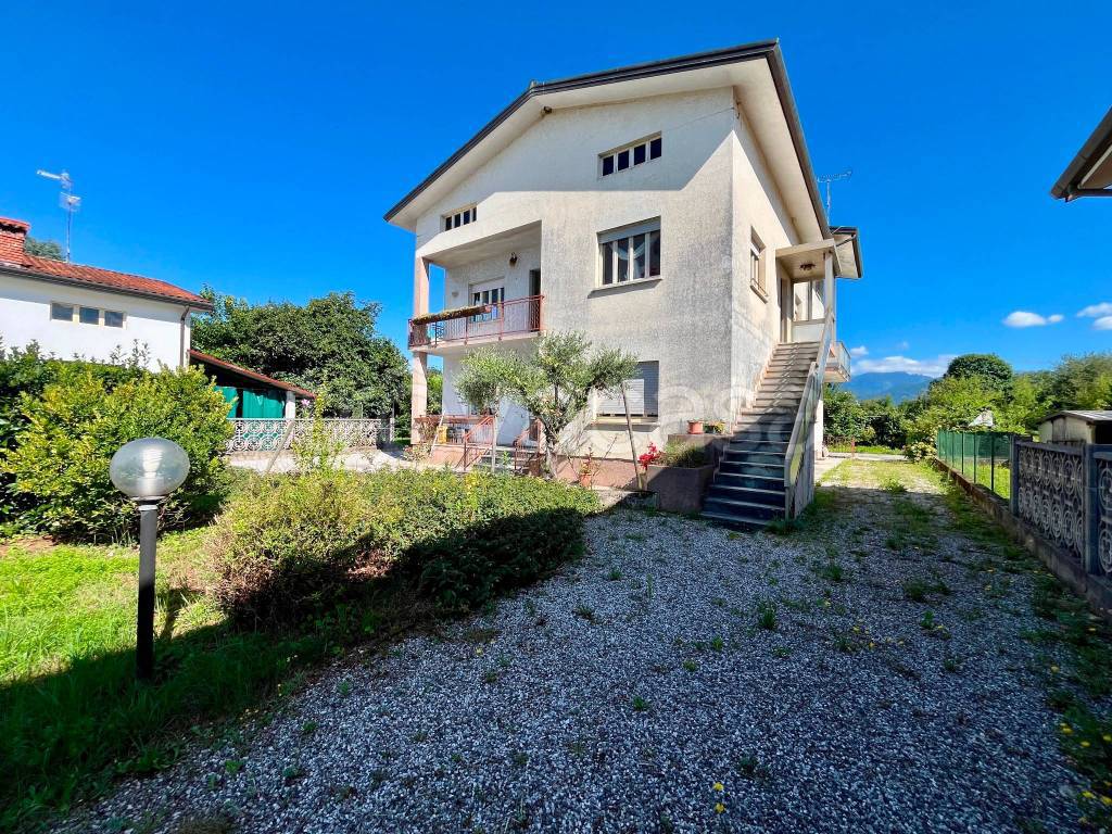 Ville bifamiliari non arredate in vendita a Reana del Rojale - TrovaCasa