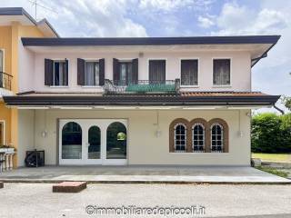 Villa a Schiera in vendita a Noventa di Piave via Gonfo, giardino ...