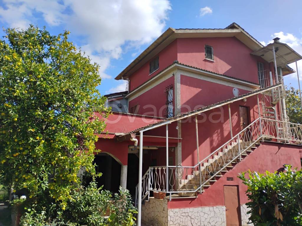 Villa in vendita a Velletri via delle Vascucce, giardino privato, da ...