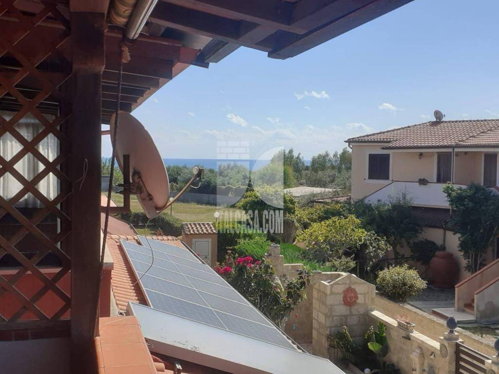 Trilocali arredati in vendita a Isola di Capo Rizzuto - TrovaCasa