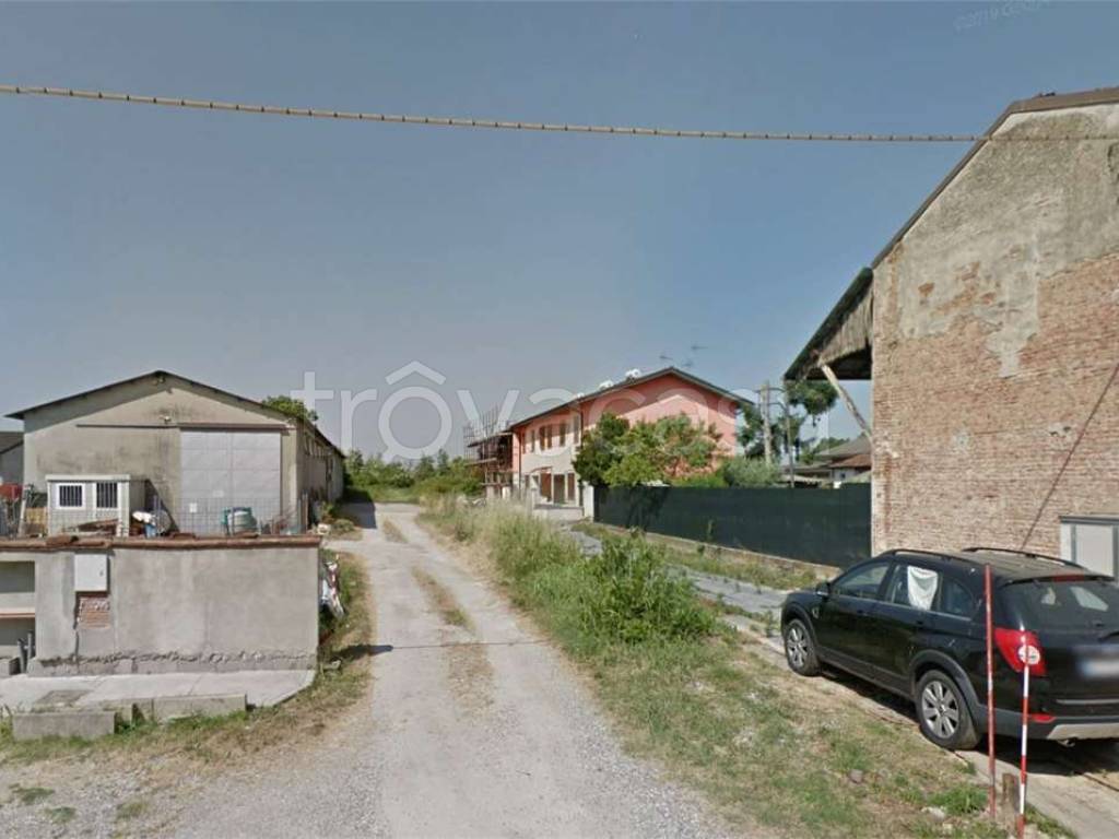 Interi stabili all'asta a Pescarolo ed Uniti - TrovaCasa