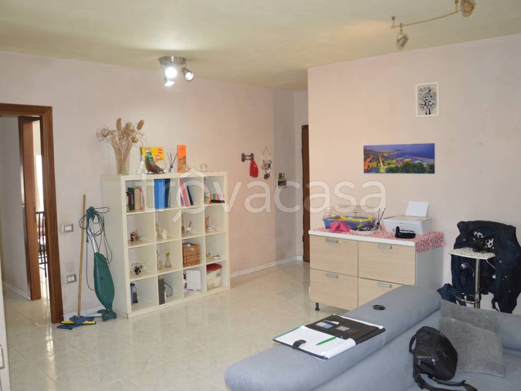 Trilocali con box in vendita a Melito di Napoli - TrovaCasa