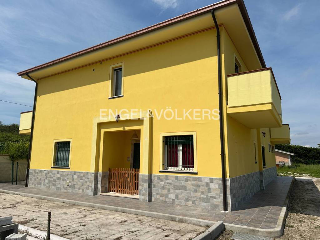 Soluzioni indipendenti con giardino privato in vendita in provincia di ...