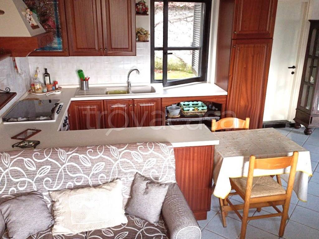 Soluzioni indipendenti con giardino privato in vendita in provincia di ...