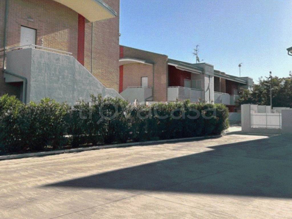 Soluzioni indipendenti con giardino privato in vendita in provincia di ...