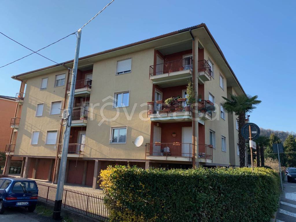 Appartamento in vendita ad Arona via Monte Pasubio, 5