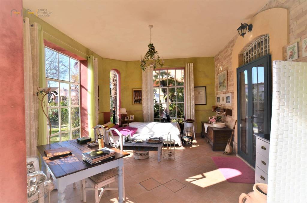 Casa Indipendente in vendita a Colli del Tronto via Burrone