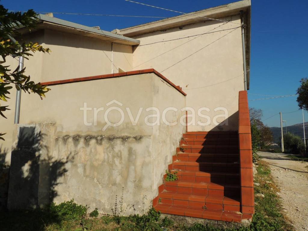 Casa Indipendente in vendita a Scafa piazza Giacomo Matteotti