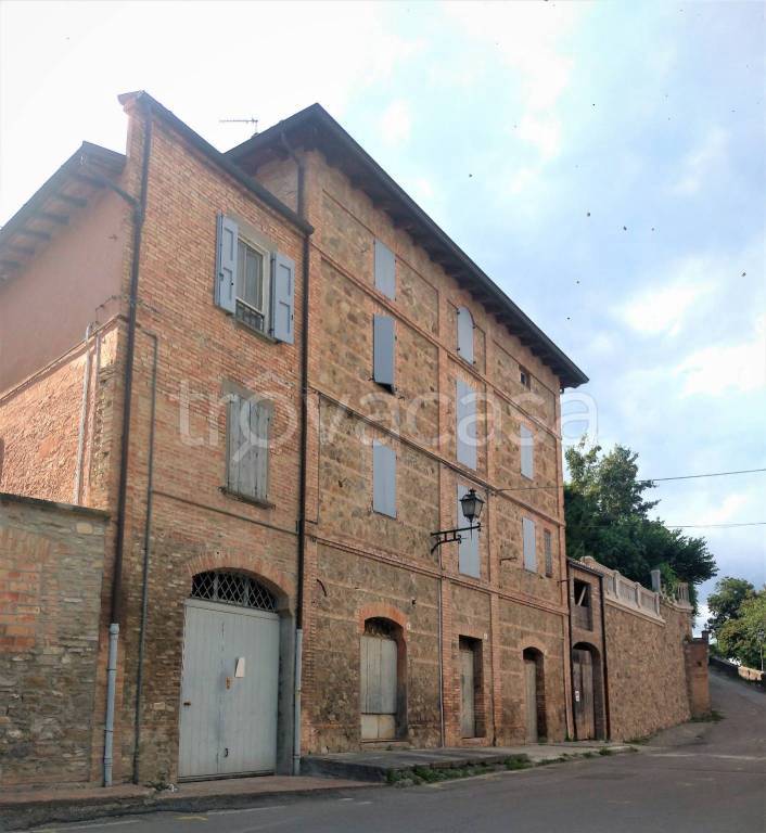 Intero Stabile in vendita a Castelvetro di Modena via 20 Settembre