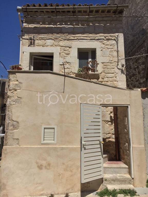 Appartamento in in vendita da privato a Scicli via Giovan Battista Perasso, 37